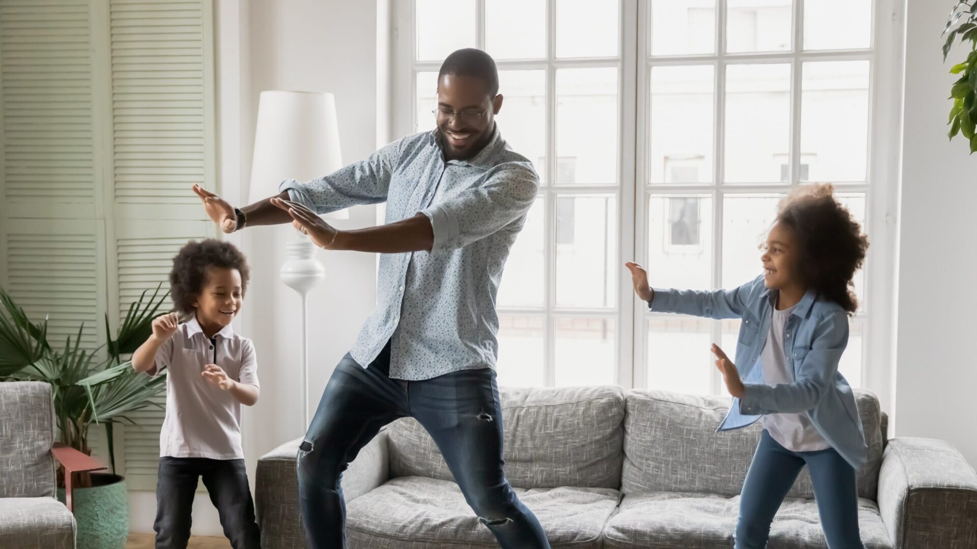10 Ways Dads Can Give Mom a Break When You're Stuck Inside - Her View ...